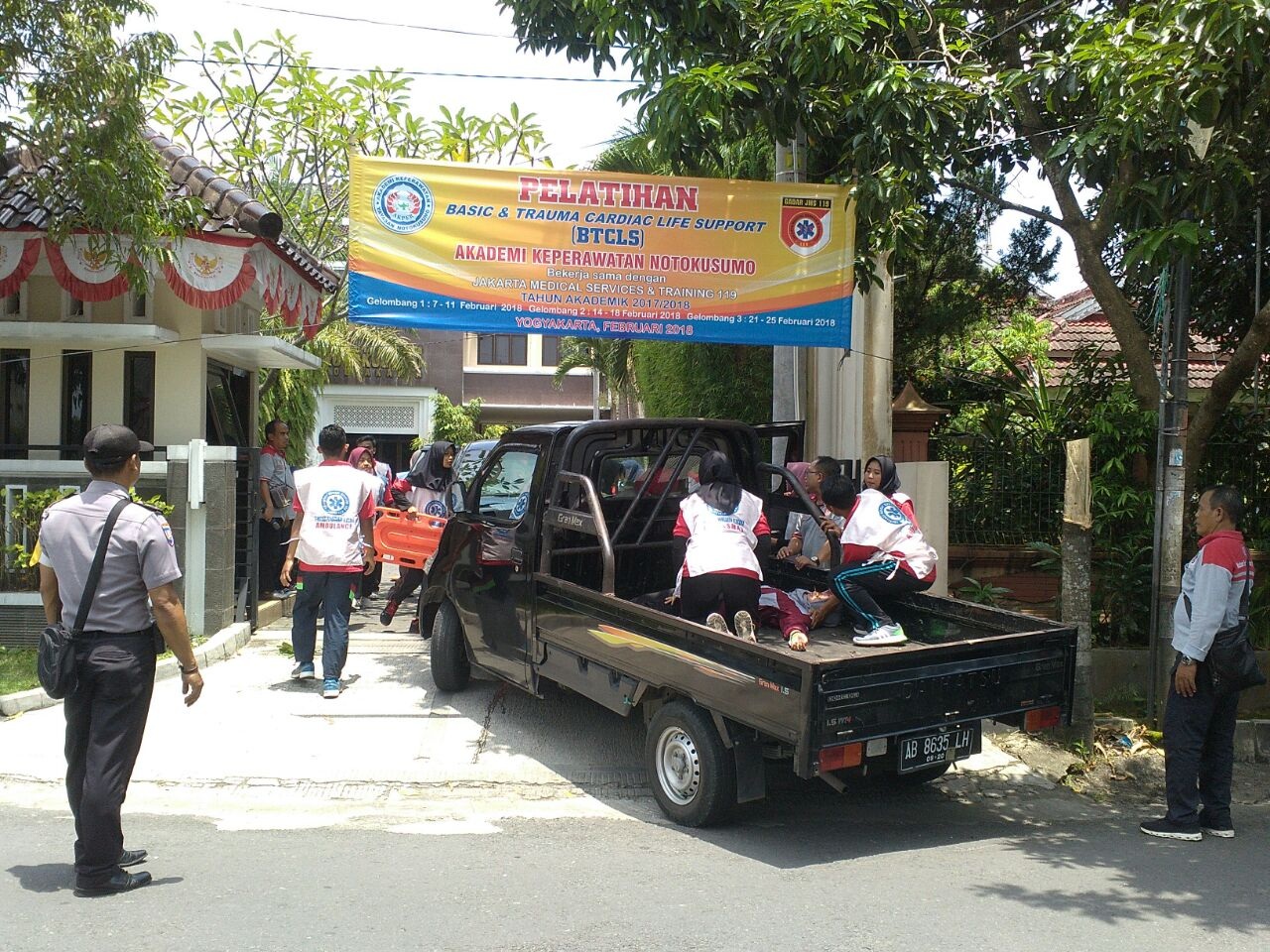 Pelatihan basic trauma cardiac life support (BTCLS) Akper notokusumo ...